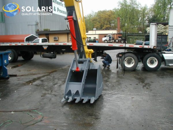 Versatile Hydraulic Thumb for Excavator & Backhoes | Solaris